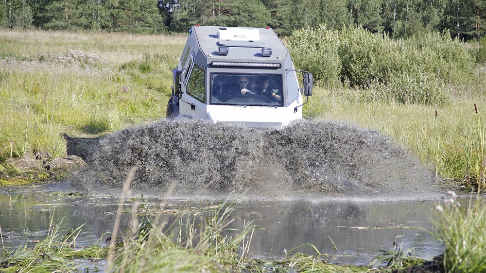 مركبة WAMAH الروسية ذات الثمانية العجلات 8x8 لقهر جميع الصعاب وبسعر خاص جدا