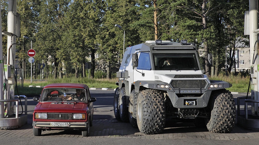 مركبة WAMAH الروسية ذات الثمانية العجلات 8x8 لقهر جميع الصعاب وبسعر خاص جدا